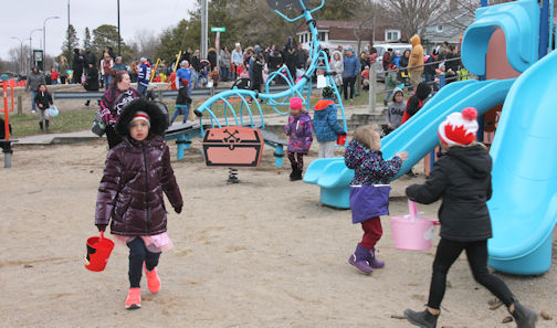 The Kincardine Record | Easter Egg Hunt draws hundreds of children to ...