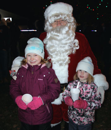 The Kincardine Record | Great crowd enjoys tree-lighting at St. Andrews ...